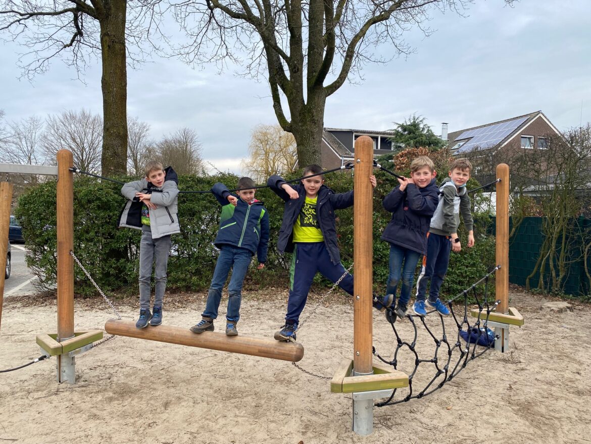 Neues Klettergerüst an der Paul-Gerhardt-Schule - DÜLMENplus